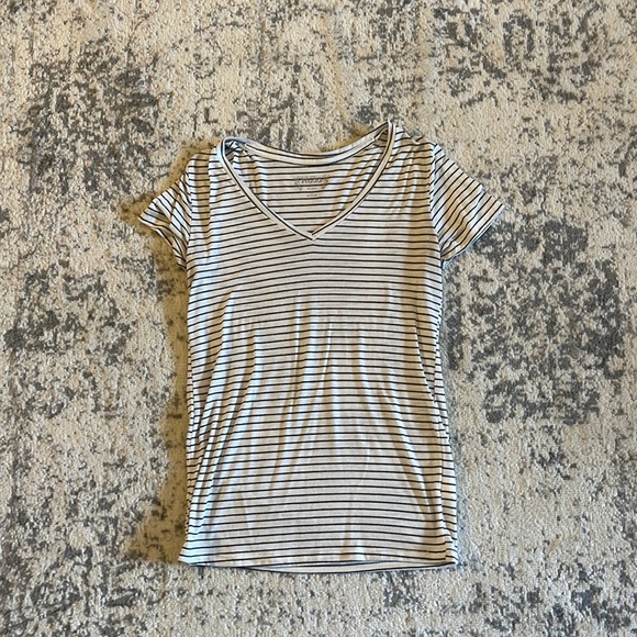 Mudd | Tops | Black White Tee | Poshmark